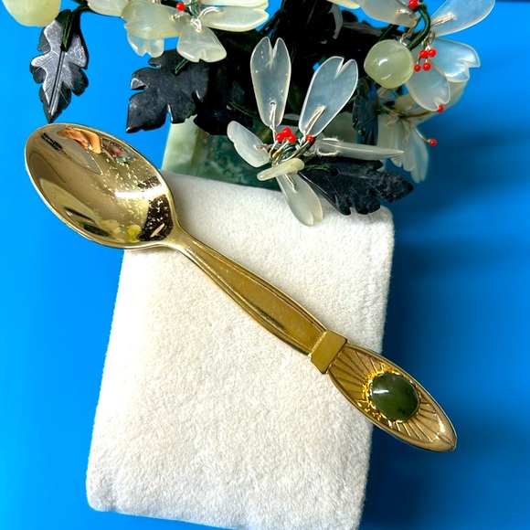 Vintage | Jewelry | Vtg Jade Gold Spoon Brooch | Poshmark